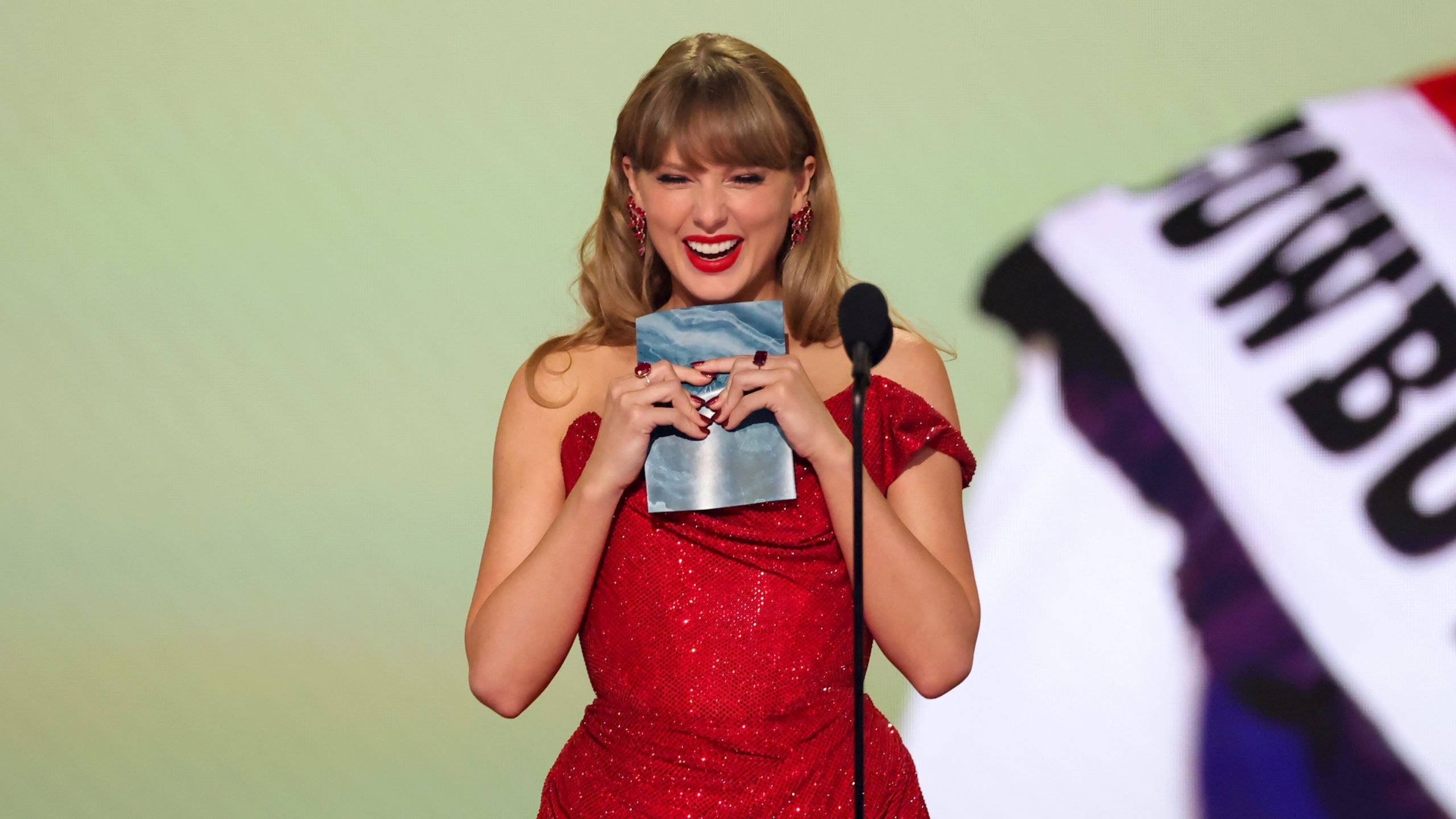 Taylor Swift Earns Dubious Grammys Distinction for Lack of Wins - S.L.A ...